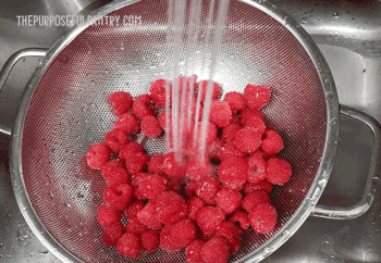 How to Dehydrate Raspberries and Make Raspberry Powder - The Purposeful ...